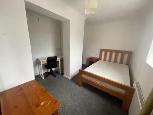 5 bedroom house share for rent in Brabourne Close, CT2
