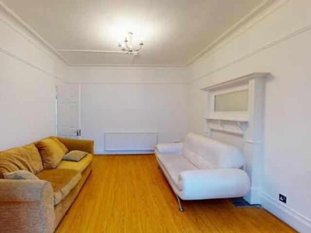 5 bedroom house share for rent in Double Room To Let In Streatham, SW16