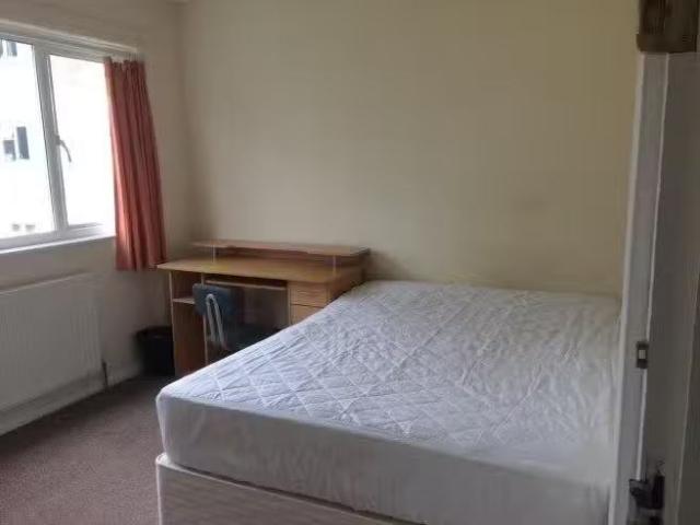 5 bedroom house share for rent in Downs Road, CT2