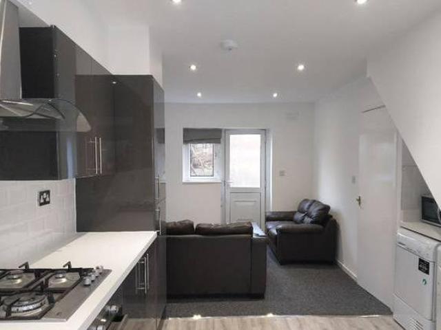5 bedroom house share for rent in Fladbury Crescent Selly Oak Birmingham West Midlands B29