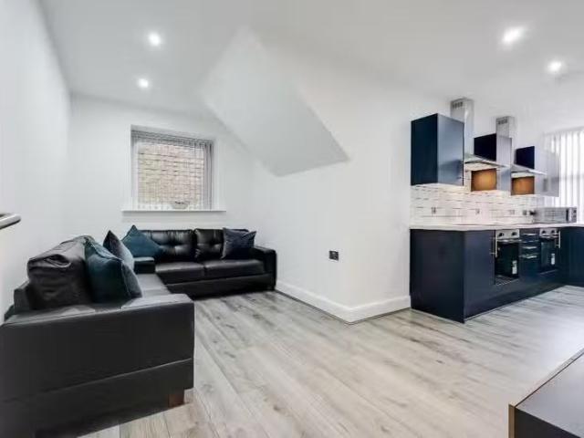 5 bedroom house share for rent in Flat A, 354 Scotland Road, L.