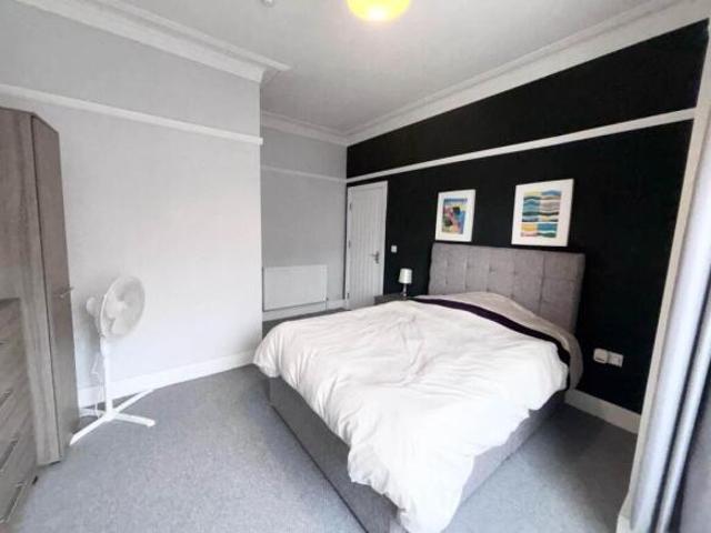 5 bedroom house share for rent in Hough Lane Room 1, Bramley, Leeds, LS13