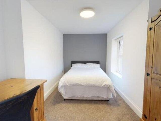 5 bedroom house share for rent in Hill Park Crescent, PL4