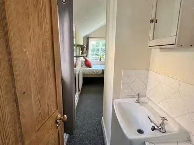 5 bedroom house share for rent in London Road, CT2
