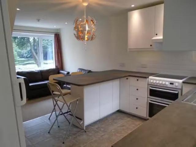 5 bedroom house share for rent in Leahurst Crescent D, Harbo.