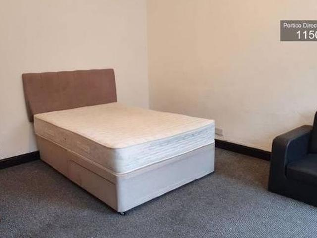 5 bedroom house share for rent in Liverpool Road Eccles Manchester M30
