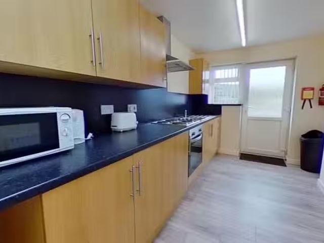 5 bedroom house share for rent in Meadow Street, Treforest, Po.