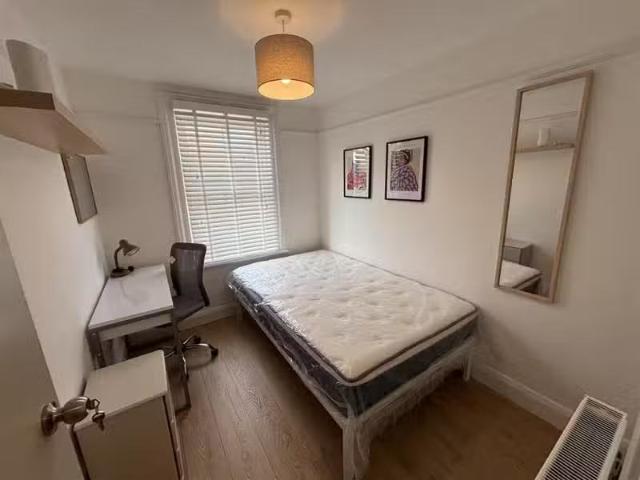 5 bedroom house share for rent in North Holmes Road, Canterbur.