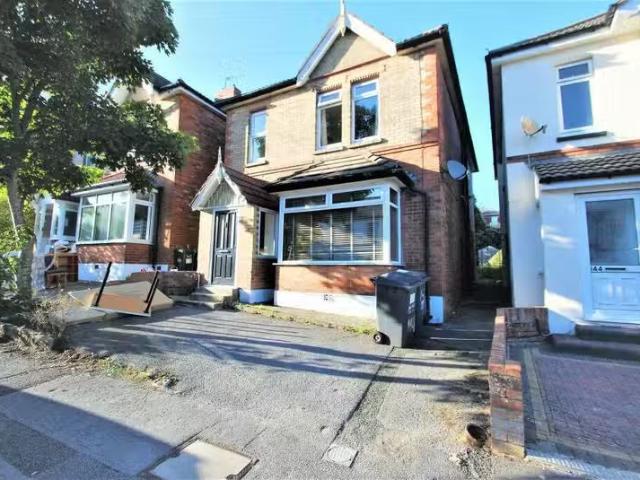5 bedroom house share for rent in Students! Your Perfect Moder.