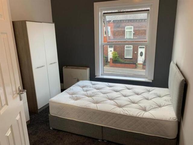 5 bedroom house share for rent in Plodder Lane, Bolton, BL4