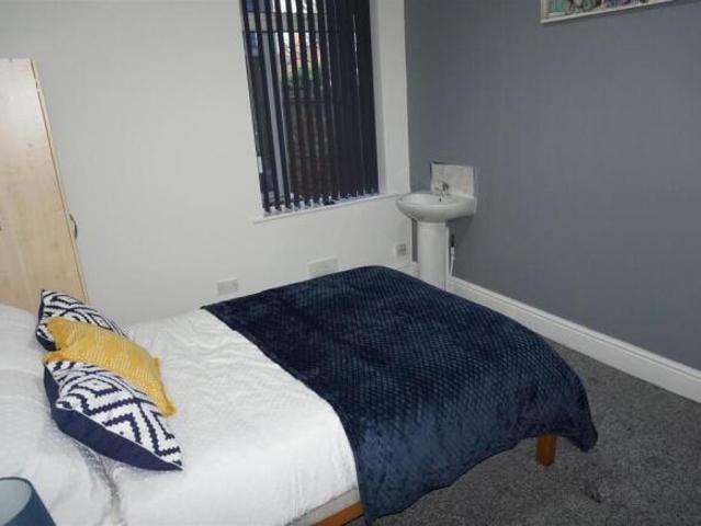 5 bedroom house share for rent in Room 2 13 Brooklyn Street Kingston Upon Hull, HU5
