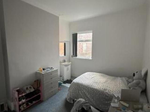 5 bedroom house share for rent in Room in 5 Bed Beresford Avenue, Hull, HU6