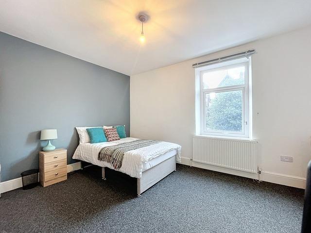 5 bedroom house share to rent