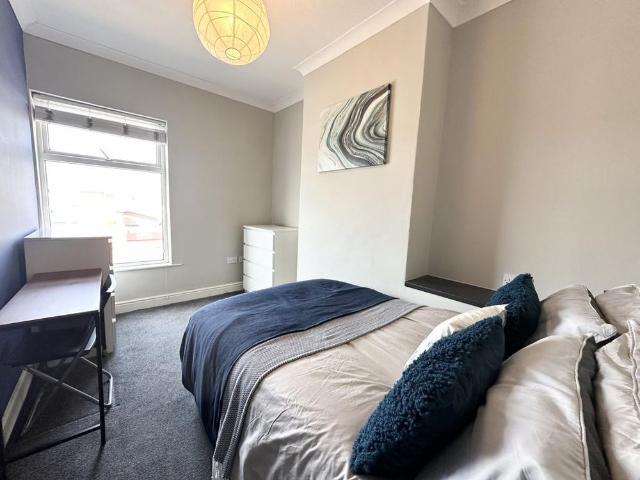 5 bedroom house share to rent