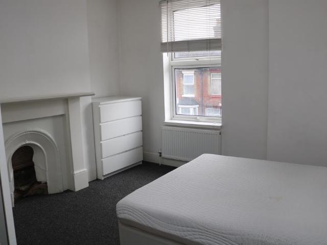 5 bedroom house share to rent