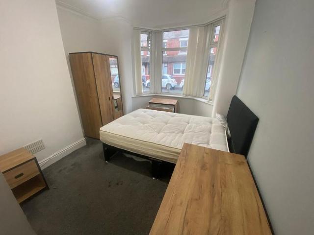 5 bedroom house share to rent