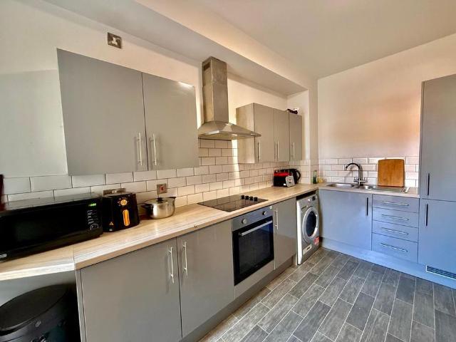 5 bedroom house share to rent