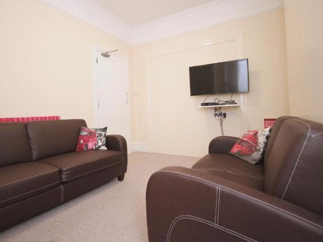 5 bedroom house share to rent