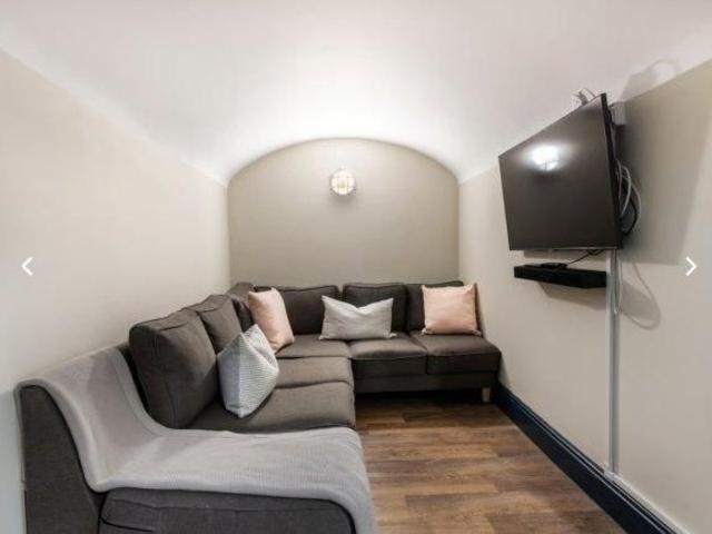 5 bedroom house share to rent