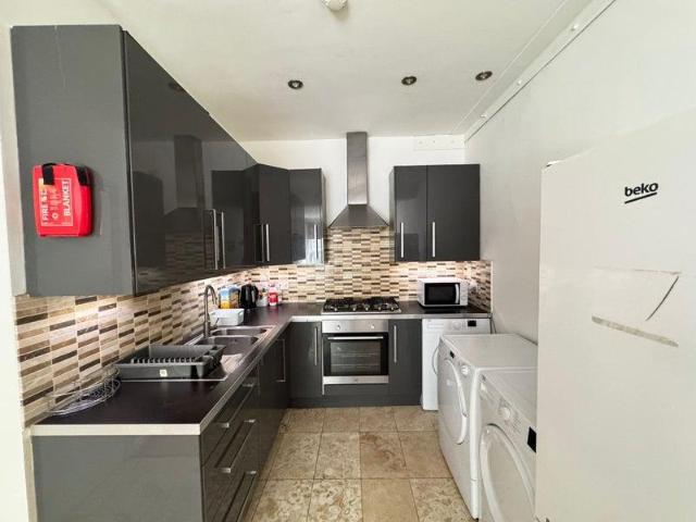 5 bedroom house share to rent