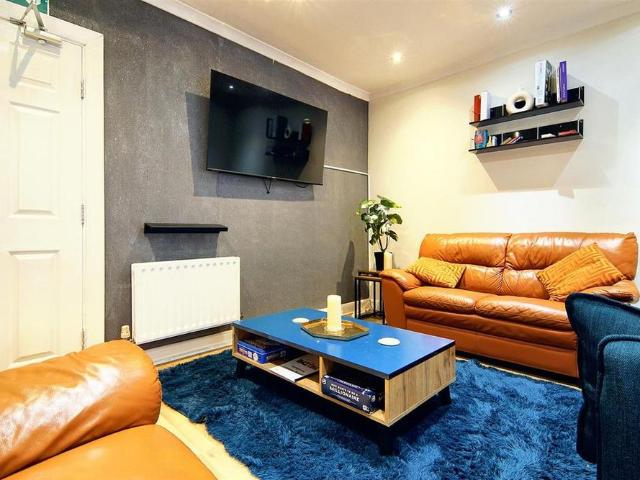 1 bedroom in a house share to rent