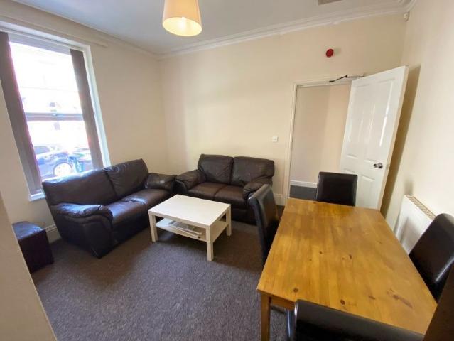 5 bedroom house share to rent