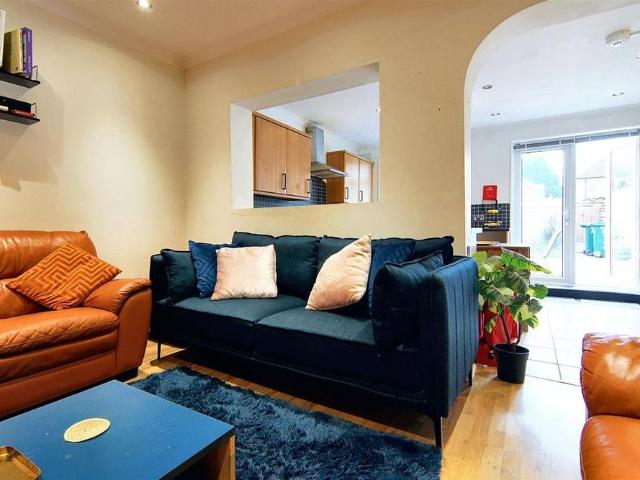 1 bedroom in a house share to rent