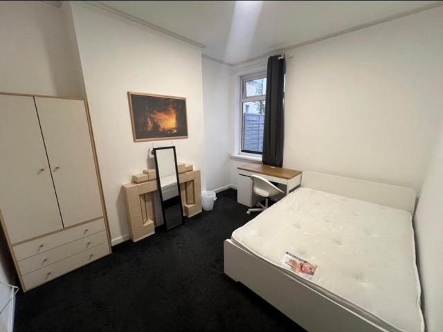 5 bedroom house share to rent