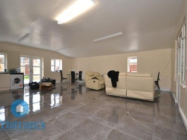 5 bedroom house share to rent