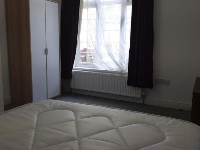 5 bedroom house share to rent