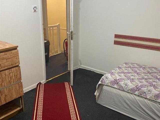 5 bedroom house share to rent