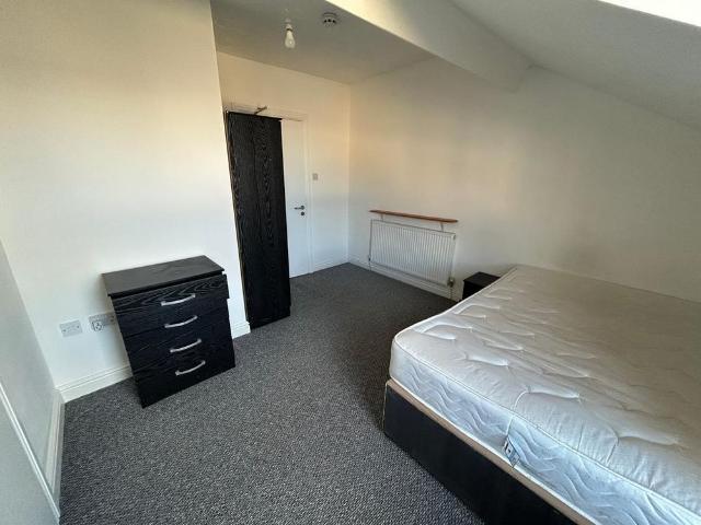 5 bedroom house share to rent