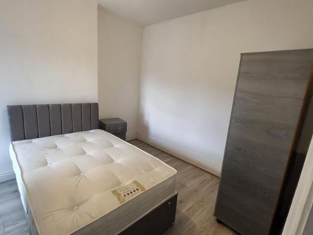 5 bedroom house share to rent