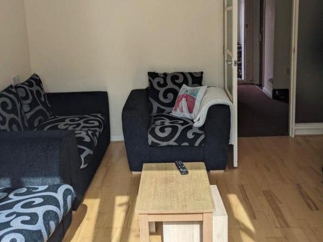 5 bedroom house share to rent