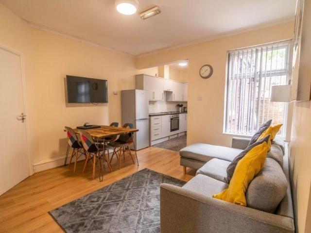 5 bedroom house share to rent