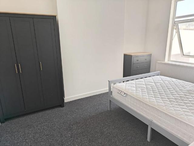 5 bedroom house share to rent