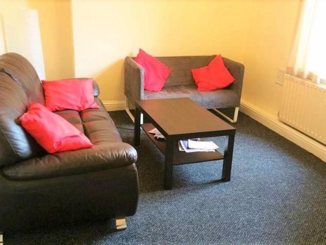 5 bedroom house share to rent