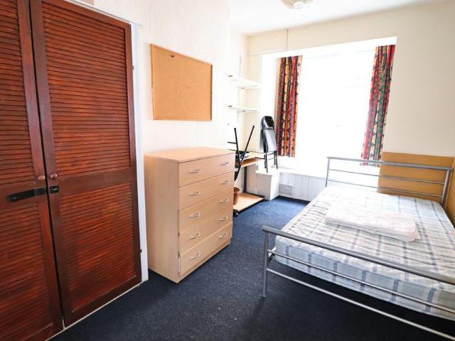 5 bedroom house share to rent