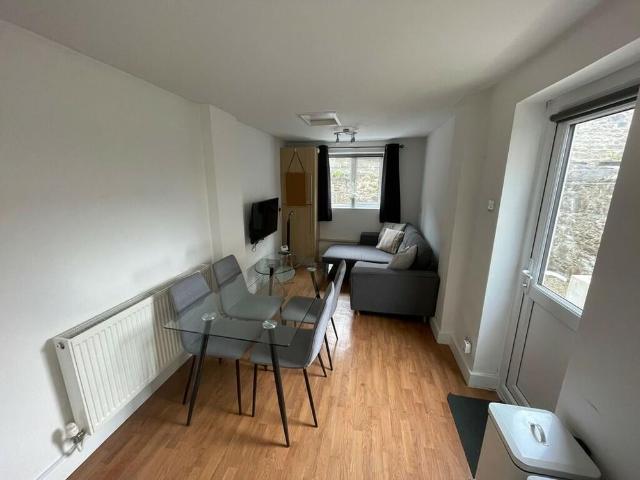5 bedroom house share to rent