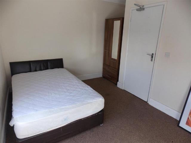 5 bedroom house share to rent