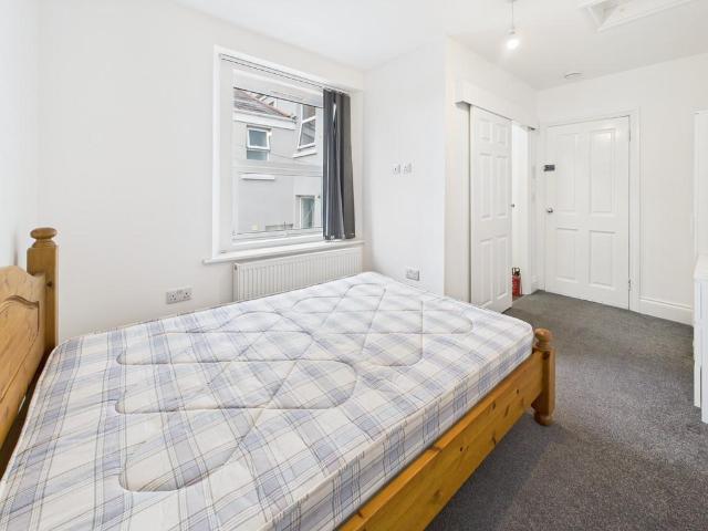 5 bedroom house share to rent