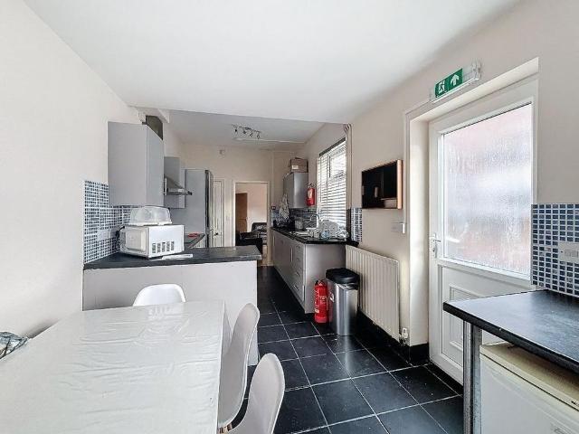 5 bedroom house share to rent