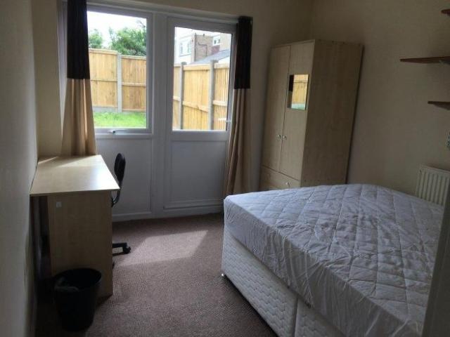 5 bedroom house share to rent