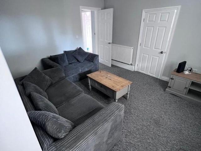 5 bedroom house share to rent