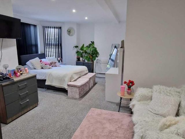5 bedroom house share to rent