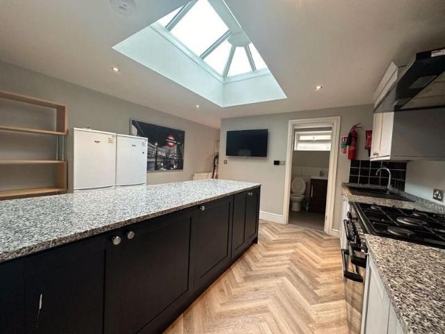 5 bedroom house share to rent