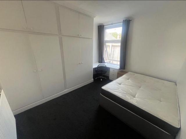 5 bedroom house share to rent