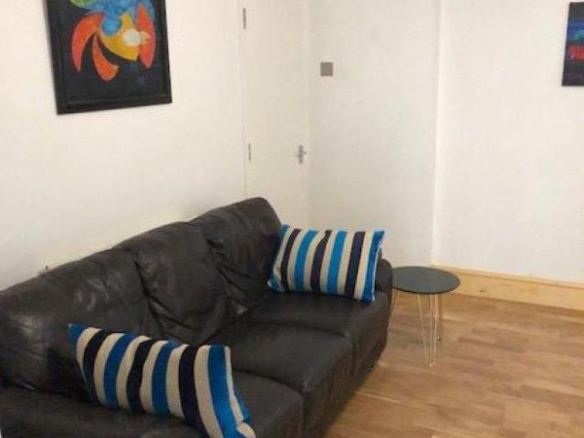 5 bedroom house share to rent