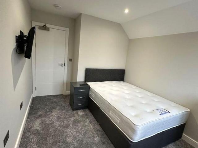5 bedroom house share to rent