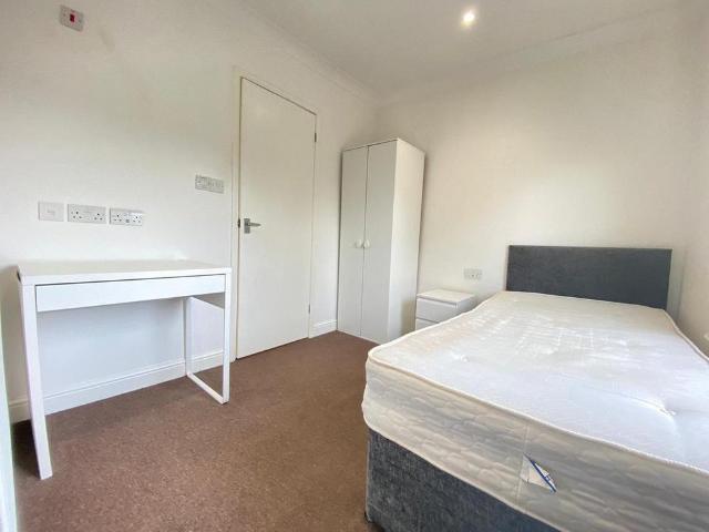 5 bedroom house share to rent